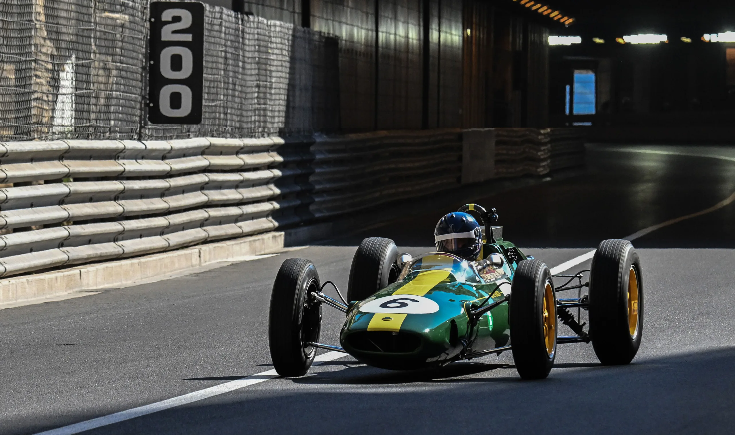 GRANDPRIX247 | Trackside Monaco Historique: Racing & Crashing Great F1 Cars